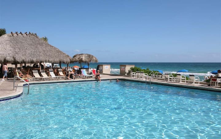 We Are On The Beach Resort-pool-5/30-6/4 Is Avail - Fort Lauderdale