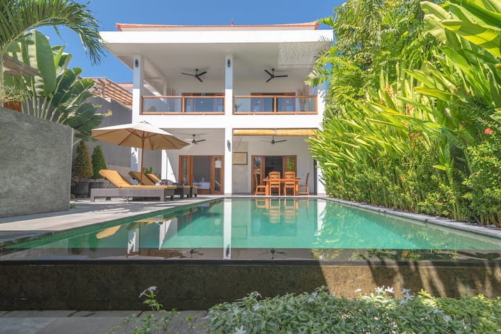 Villa Royal Lovina - Modern Style Beachfront Villa - Singaraja