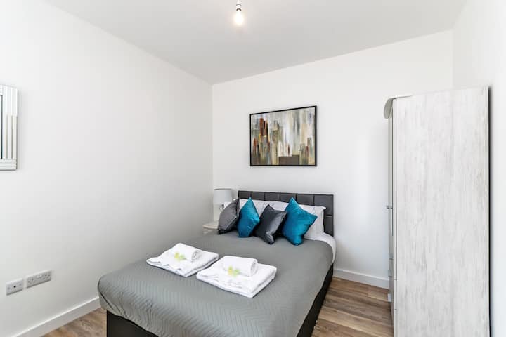 Studio Apartment, Double Bed - Near Train Station - Chester