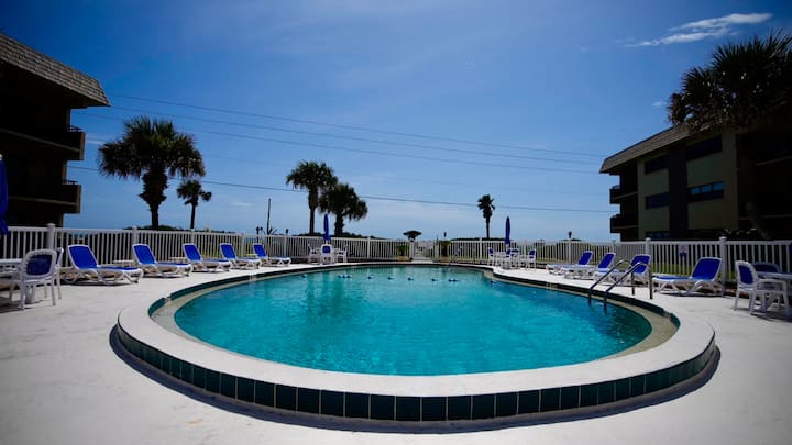 Ormond Oceanview, With Pool & Sea View - Ormond Beach, FL
