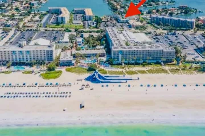 Stunning 2 Bedroom In The Heart Of St Pete Beach!! - St. Pete Beach, FL