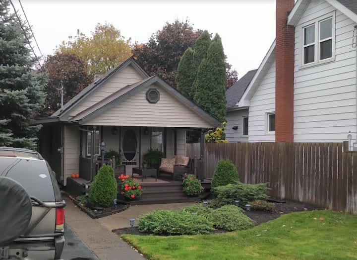 Urban Cottage 1br Full Home Walk To Niagara​ Falls - Niagara Falls