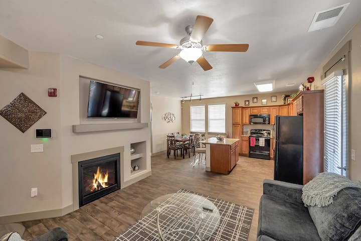 Perfect Work Or Relaxation, 2b/2ba, Pool & Ht Open - South Jordan, UT
