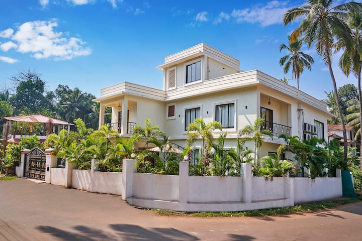 Luxury Goan Villa: Independent-serviced-private Pool - India