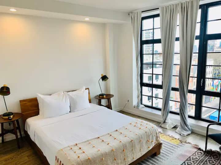 Bright Studio Apartment - New York City