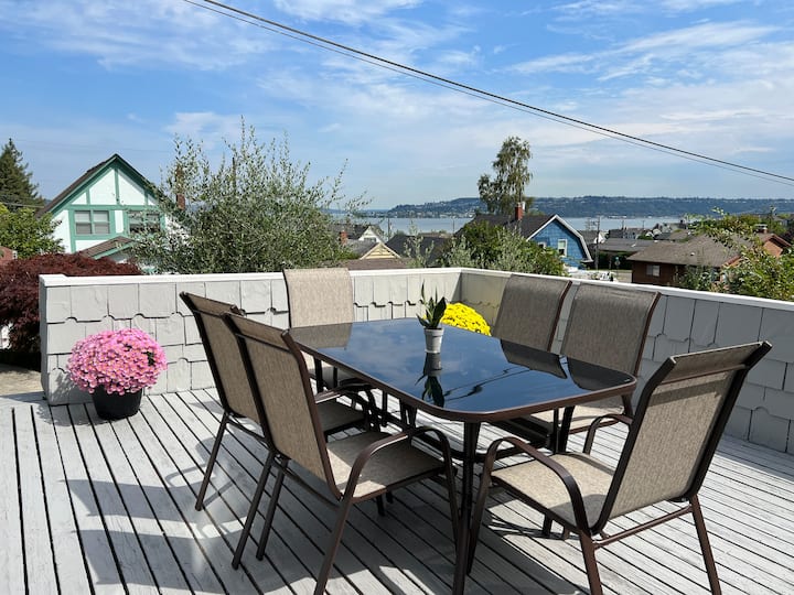Old Town Tacoma Charm With Garden And Water View - Ruston, WA