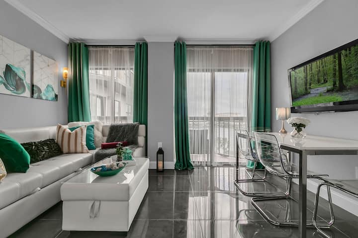 1902 Luxury 2bd/2ba Lakefront• I-drive+universal - Camping World Stadium - Orlando