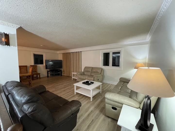 Hidden Gem Of Sauble Beach Minutes From The Beach! - Sauble Beach