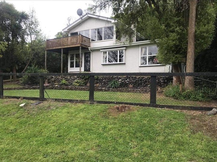 Family Bach On Woodills - Akaroa