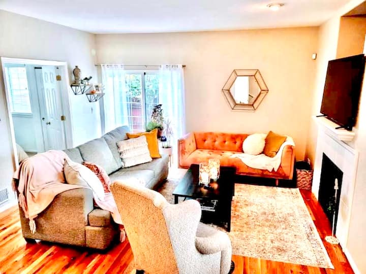Bright & Stylish Home Away From Home W/ Game Room - Wheat Ridge, CO