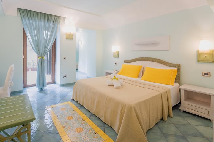 Hotel Myage Camera Comfort Con Terrazzo In  B&b - Ischia Porto