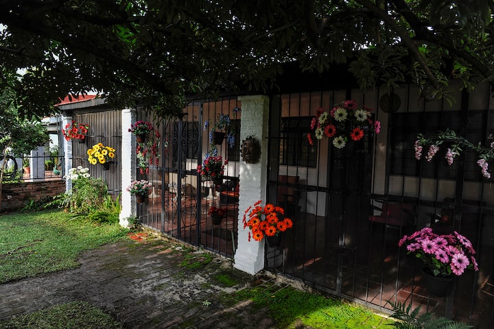 Lake Front Vintage Bungalow In Gated Community! - Ajijic