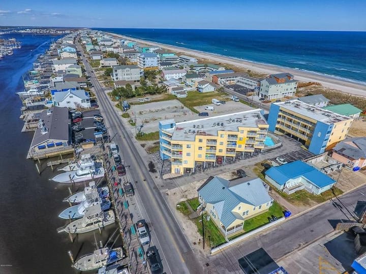 Sunshine Daydreams -2 Br/2ba Condo With Ocean View - Carolina Beach, NC