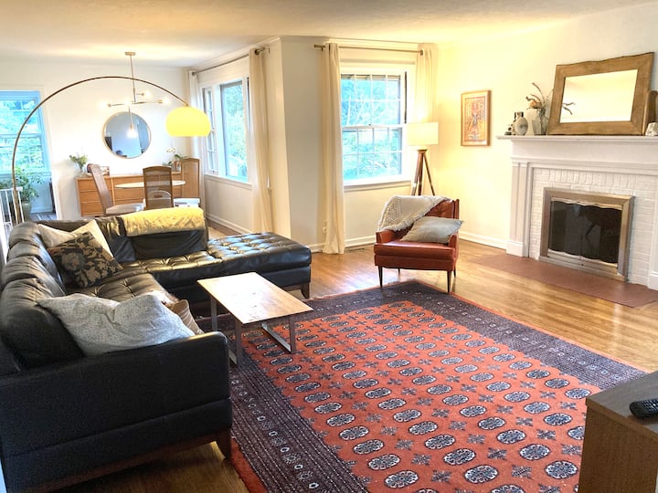 Sunny Mid Century Cottage With Mountain View - Knoxville, TN