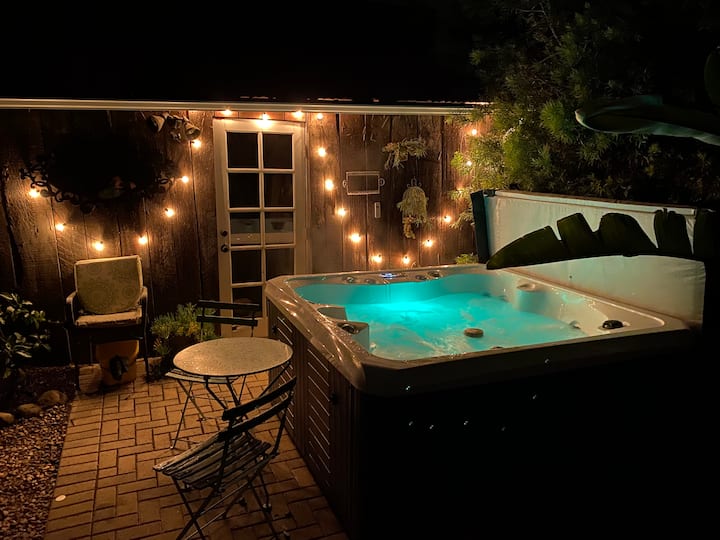 Casa Alamar: Walkable Location + Max Relaxation! - Santa Barbara, CA