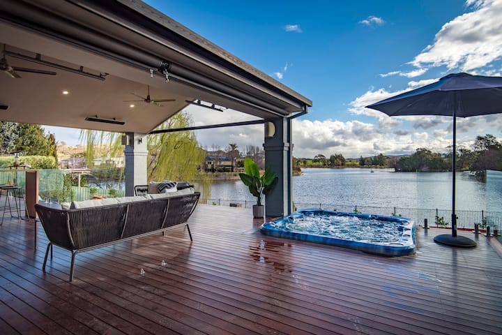 Relax By The Lake, A Resort Experience! - Canberra