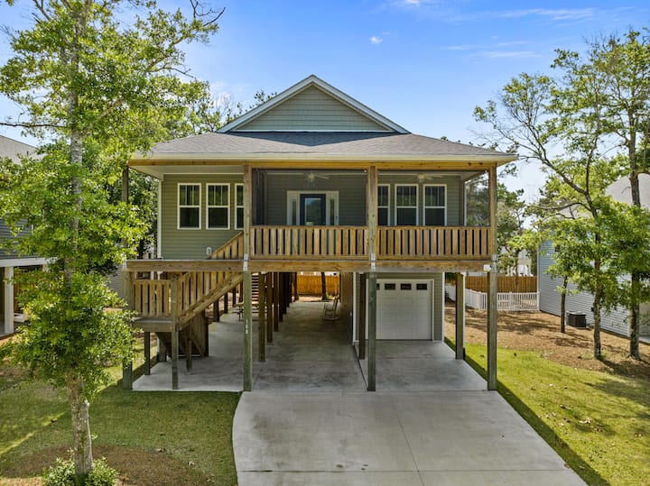 Walk To Beach*family Friendly Location*sleeps 8 - Oak Island, NC