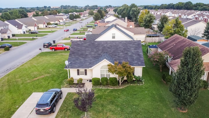 The Charis Place | Cozy 3 Br House. - Murfreesboro, TN