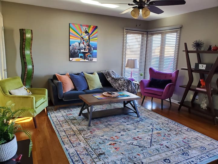 Game Room - Salina Getaway/3br  Mid Century Modern - Salina, KS