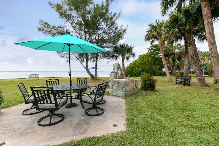 Groovy Riverfront Private Loft Steps To Beach - Merritt Island, FL