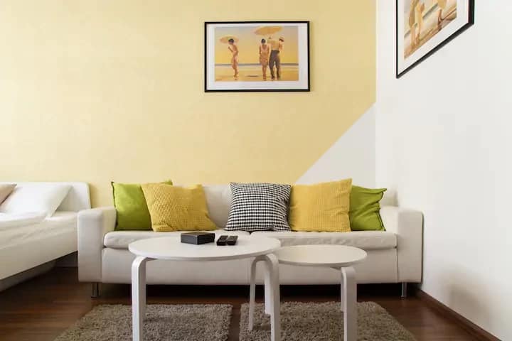 07 Quiet And Homey Apartment - Bratislava