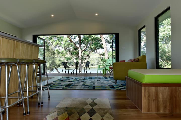 Castaway Lakeside Retro Apartment- 'Illagong' - Meroo National Park