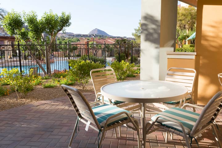 Pool-side 2 Bedroom Condo At The Lake (Viera)! - Lake Las Vegas, NV