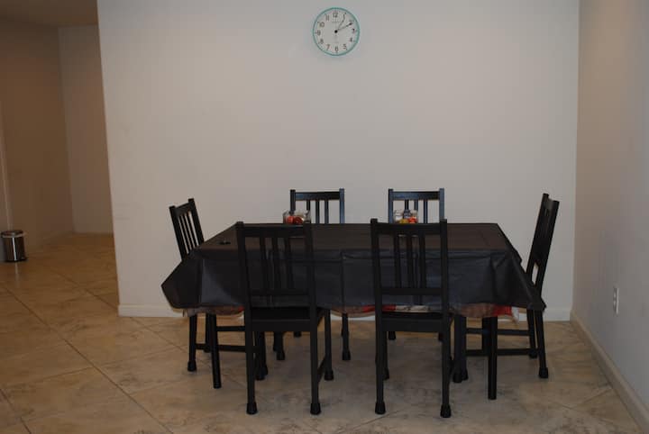 Room 2 In A House Near Universal And Hollywood - Los Angeles, CA