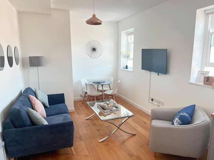 Stylish Town Centre Apartment W/lift Access. - Teignmouth