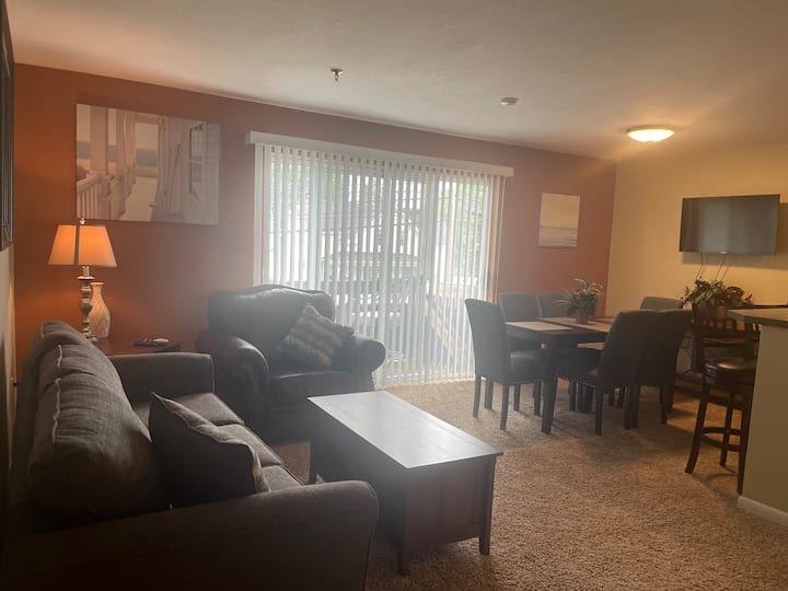 2 Brm/2 Bath, Lake Views, Pool W/grills, Concerts - Laconia, NH