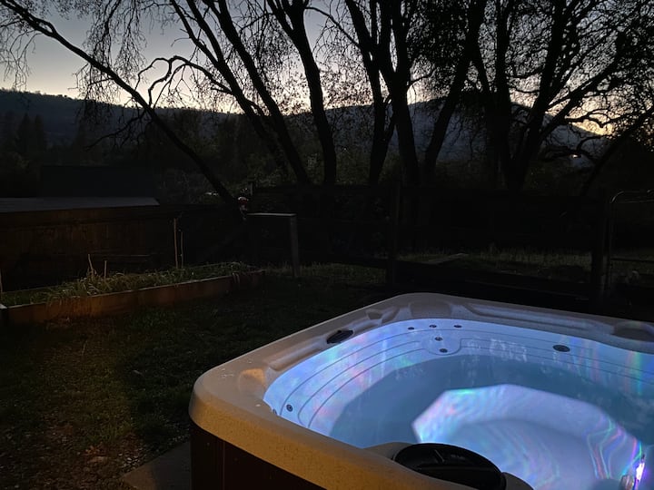 Serenity Near Yosemite “Mossy Oaks Cottage” - Oakhurst, CA