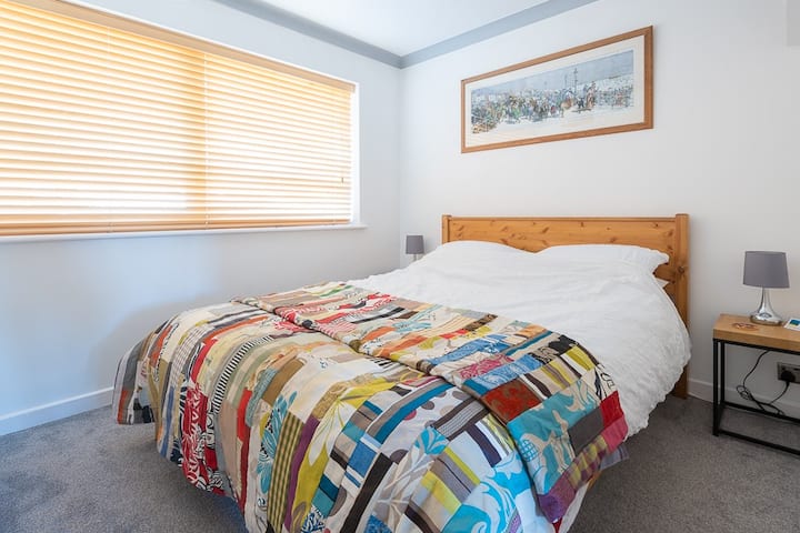 Self-catering Apartment For 2. Near Beach And Town - West Sussex
