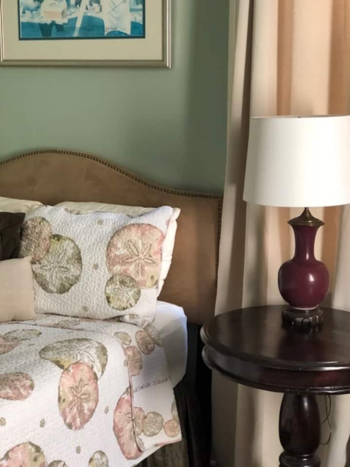 English Manor | Family Friendly | Walk Everywhere - New Orleans, LA