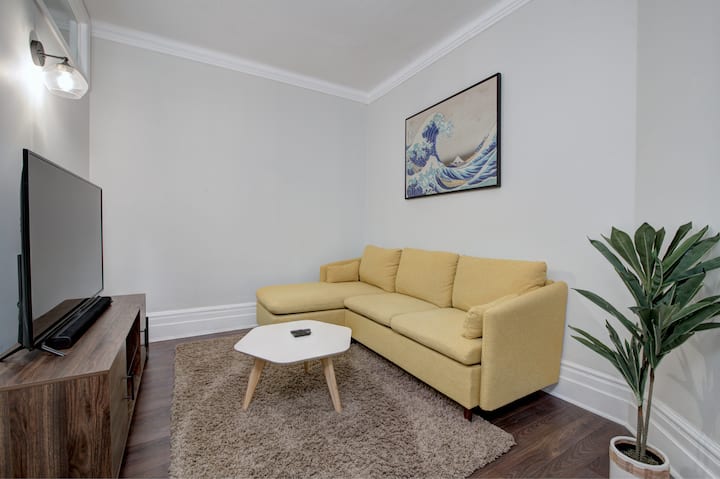 Comfy Bedroom In The Heart Of Queen Street W | Rm6 - Toronto