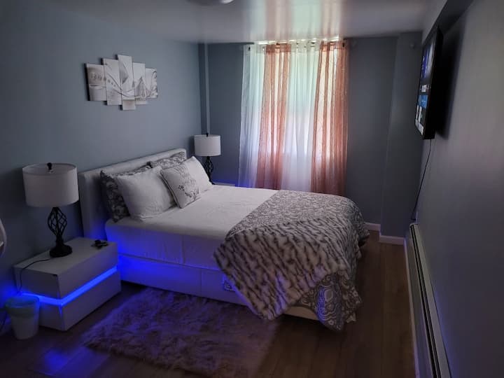 Cozy, Hidden, Bright And Stylish 1 Bedroom