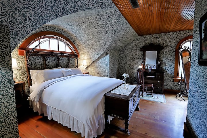 Willow Suite- Round Barn Farm B & B - Red Wing