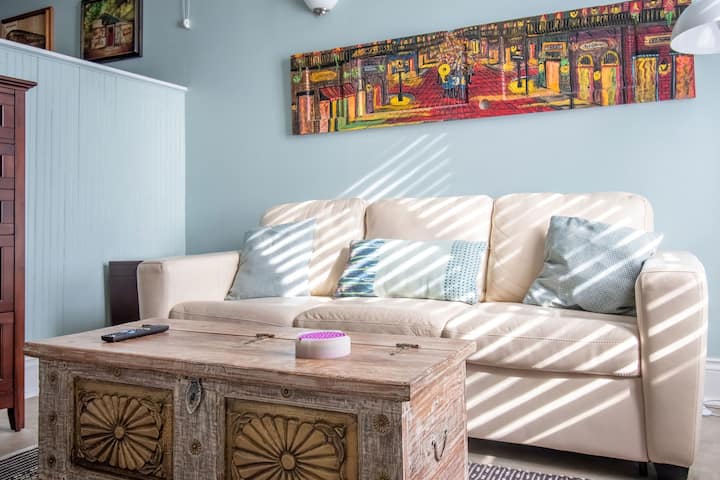 Parrot Palace - New Orleans, LA