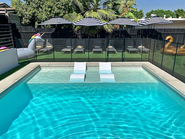 Desert Sanctuary: Pool, Spa & Pure Luxury 4bd/4bth - Palm Springs, CA