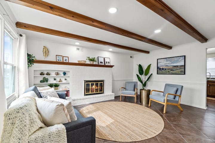 The Modern Barn Retreat - Fort Wayne, IN