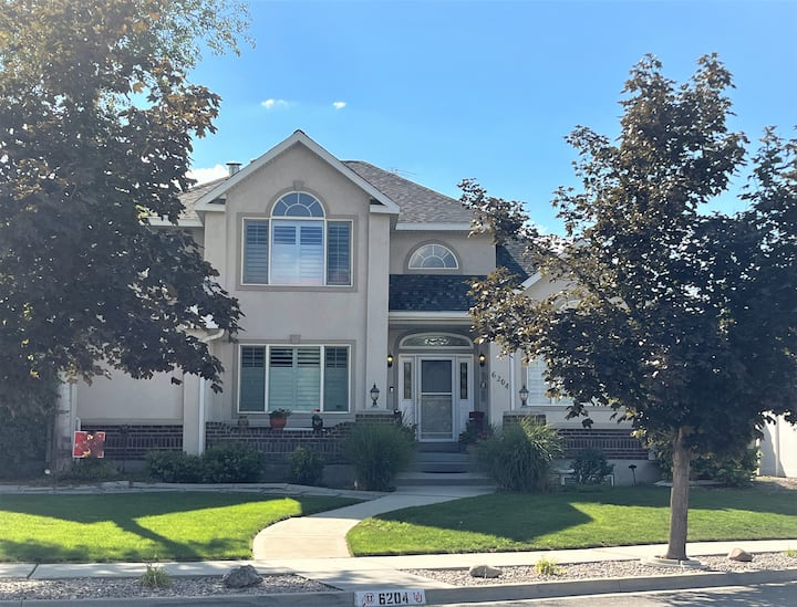 Comfy, Super Clean, Spacious Apartment. - West Valley City, UT