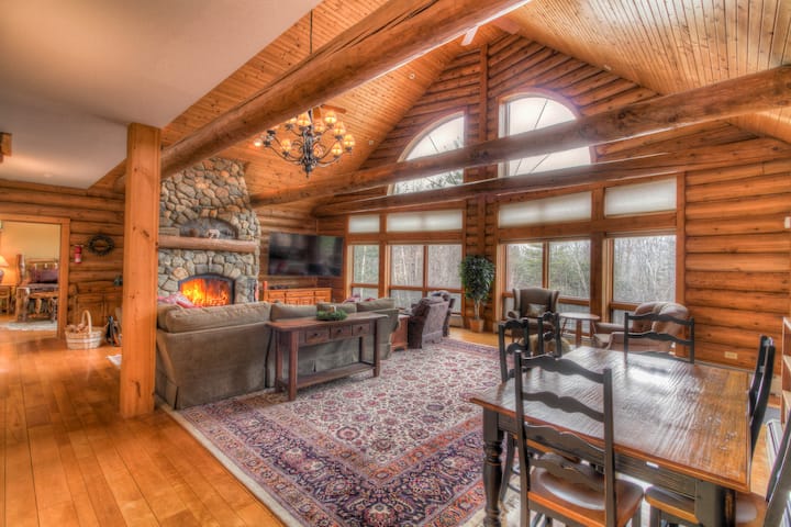 Luxury Log Estate — 10 Brs, Hot Tub, Sauna, Pool! - Vermont