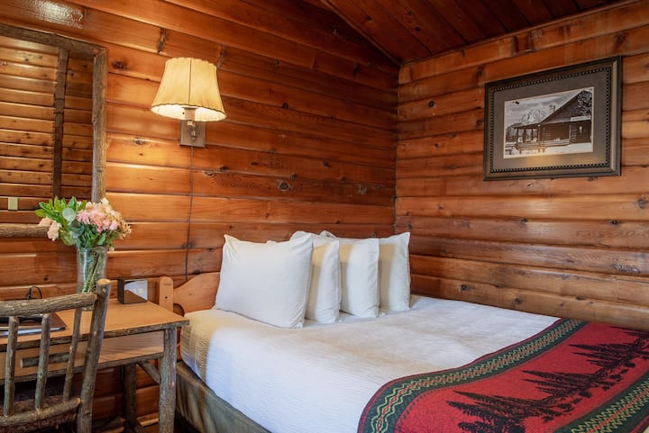Cedar King Room - Jackson, WY