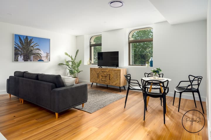 Beautiful Bond - Wi-fi Included - No Airbnb Fees - Newcastle