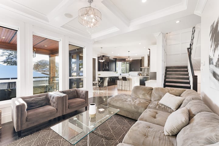 Welcome To The Bold And Modern! - Burnaby