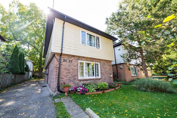Quiet Executive Upper Suite, Steps To D/t & Trails - London, Ontario