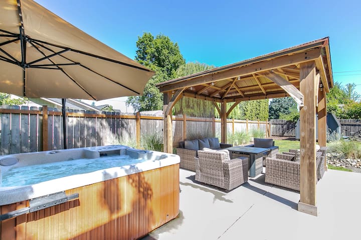 Relaxing Eugene Stay • Hot Tub • Near Oakway & Uo - Eugene, OR