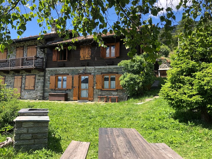 Appartamento In Val D'ayas Ad Antagnod - Champoluc