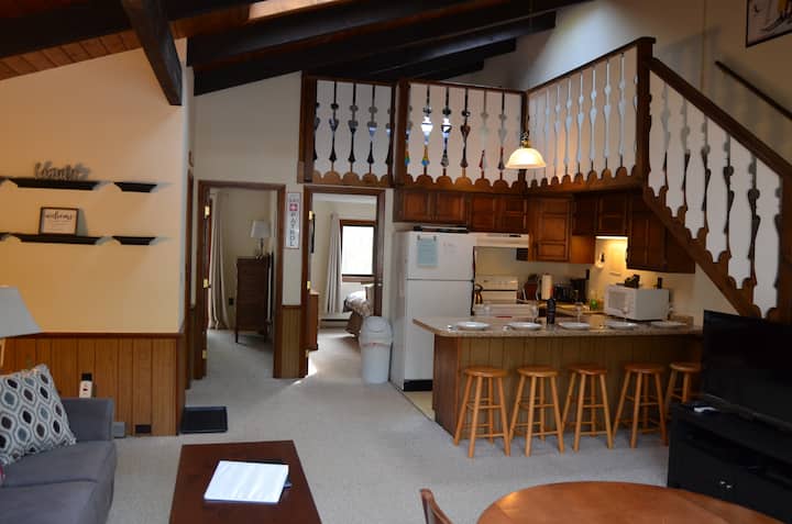 Family Condo - Story Land, Hiking, Shopping - Living Shores Aquarium, Glen