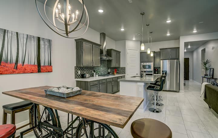 New Modern Home In Golf Course Community - Las Cruces, NM