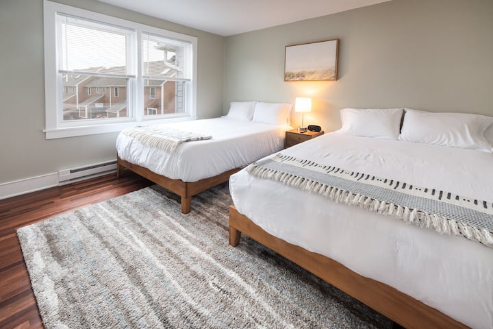 Perfectly Located, Near The Pier, Steps To It All! - Old Orchard Beach, ME